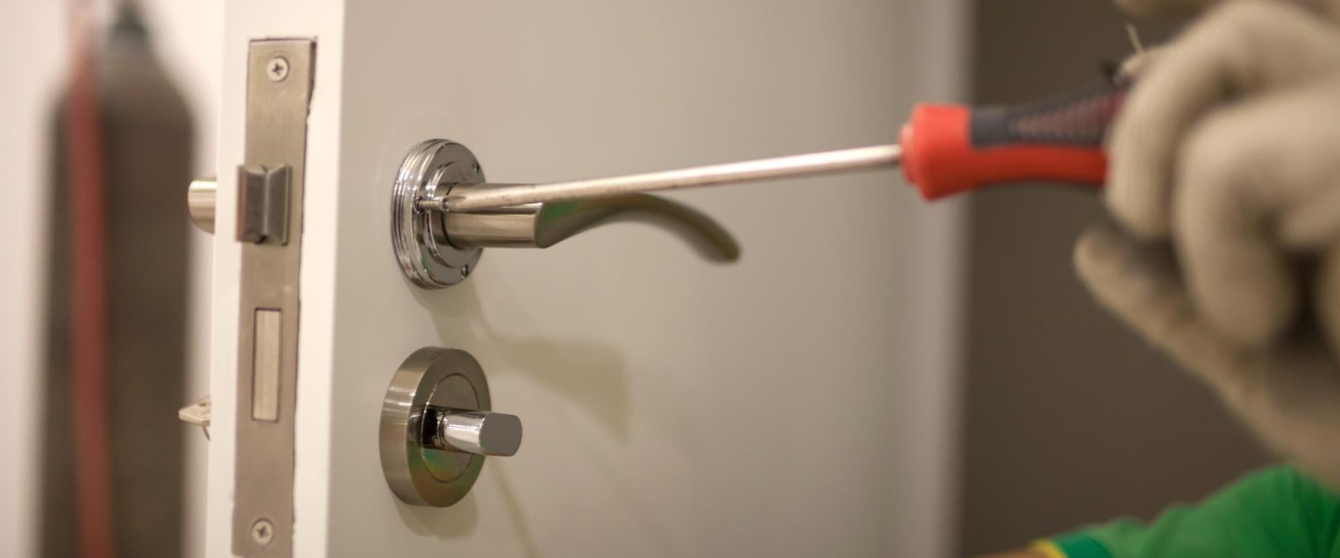 What are the different types of locksmith services?